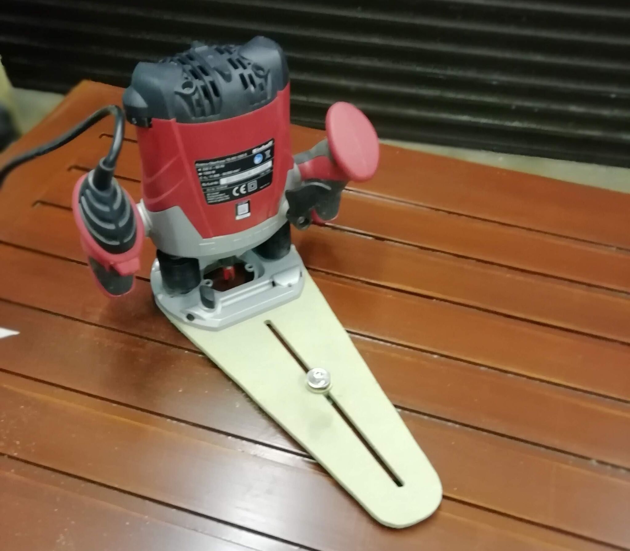 Router jig finishing off - Workshopshed