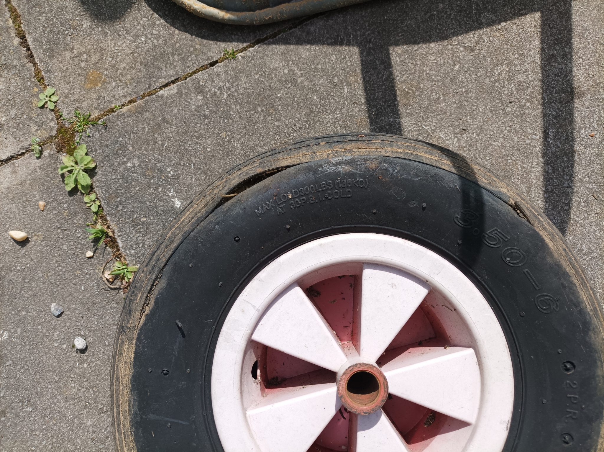 Wheelbarrow repair - Workshopshed